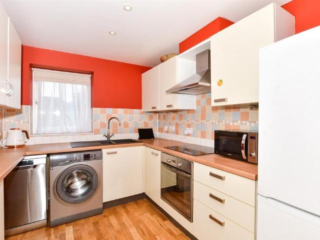2 bedroom ground flat for sale