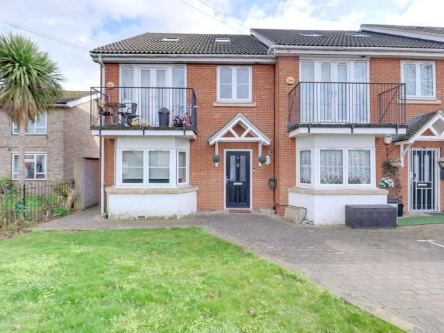 2 bedroom ground flat for sale