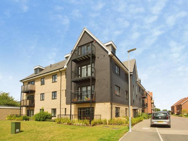 2 bedroom ground flat for sale