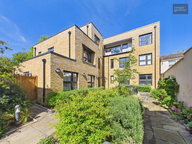 2 bedroom ground flat for sale
