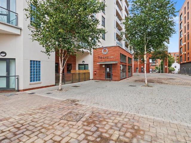 2 bedroom ground flat for sale