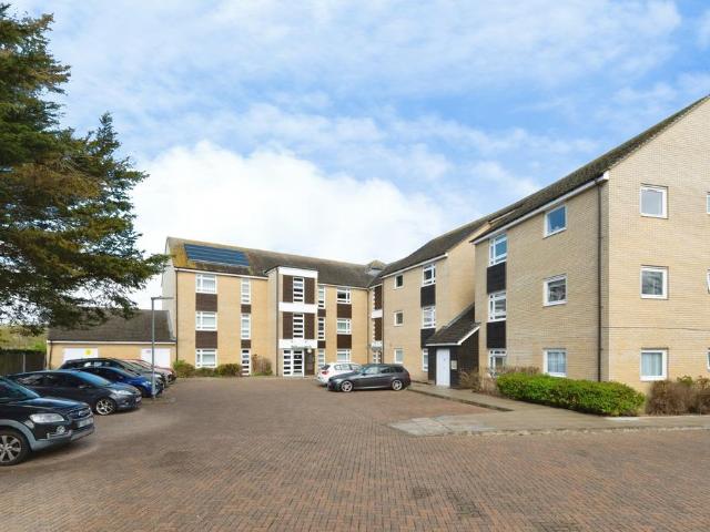 2 bedroom ground flat for sale