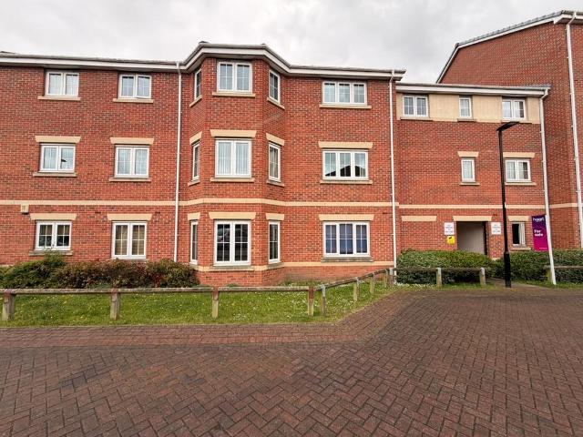 2 bedroom ground flat for sale