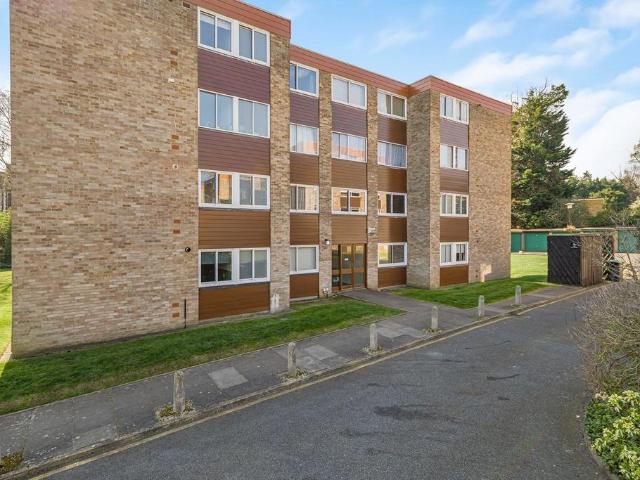 2 bedroom ground flat for sale