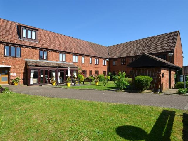 2 bedroom ground flat for sale