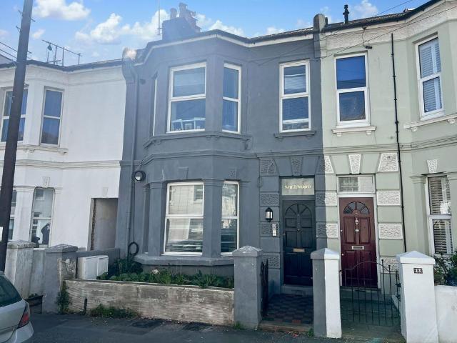 2 bedroom ground flat for sale