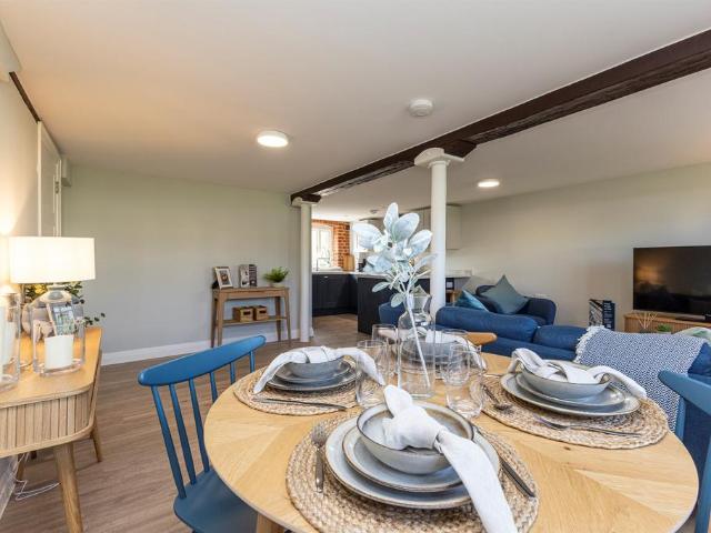 2 bedroom ground flat for sale