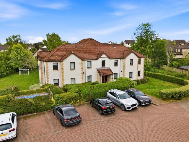 2 bedroom ground flat for sale