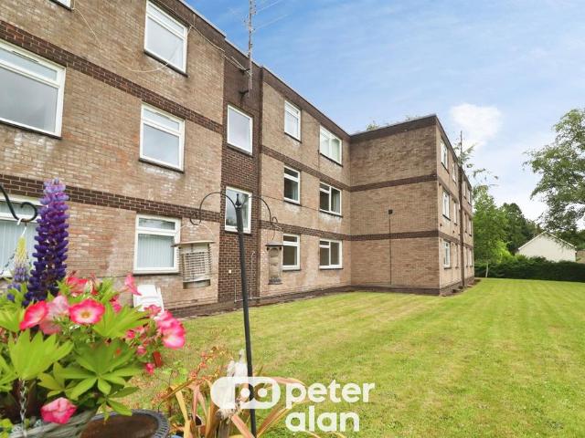 2 bedroom ground flat for sale