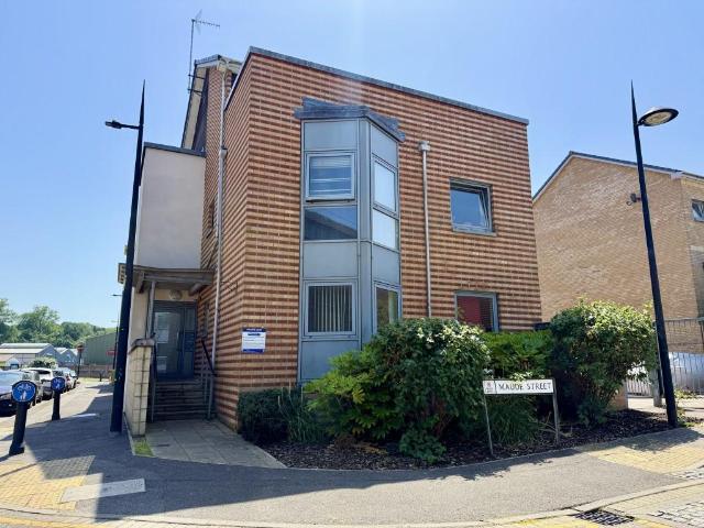2 bedroom ground flat for sale