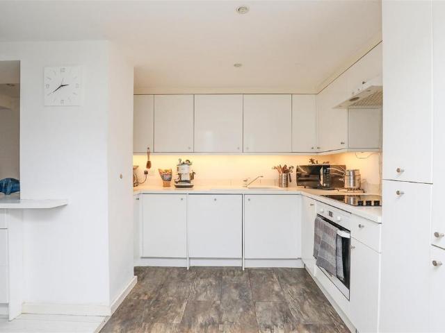 2 bedroom ground flat for sale