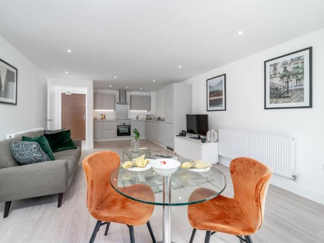 2 bedroom ground flat for sale