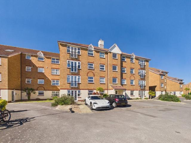 2 bedroom ground flat for sale