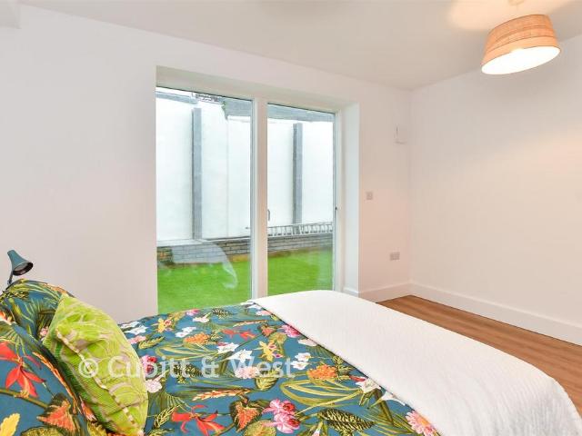 2 bedroom ground flat for sale