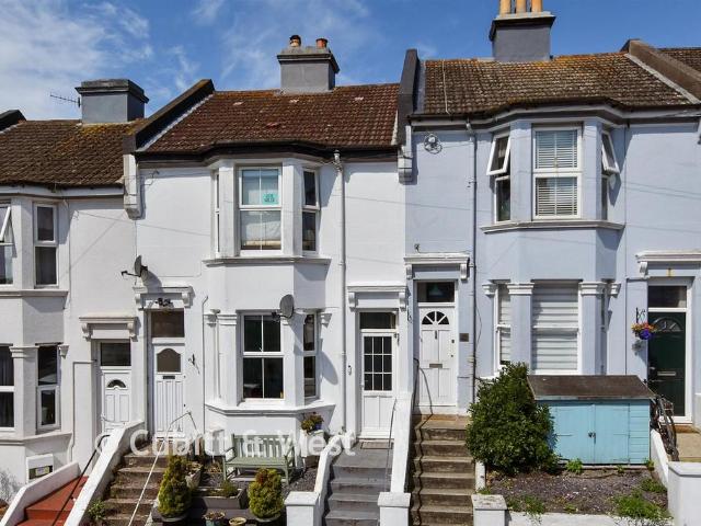 2 bedroom ground flat for sale