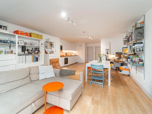 2 bedroom ground flat for sale