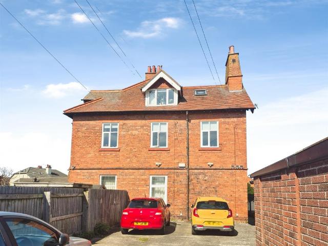 2 bedroom ground flat for sale