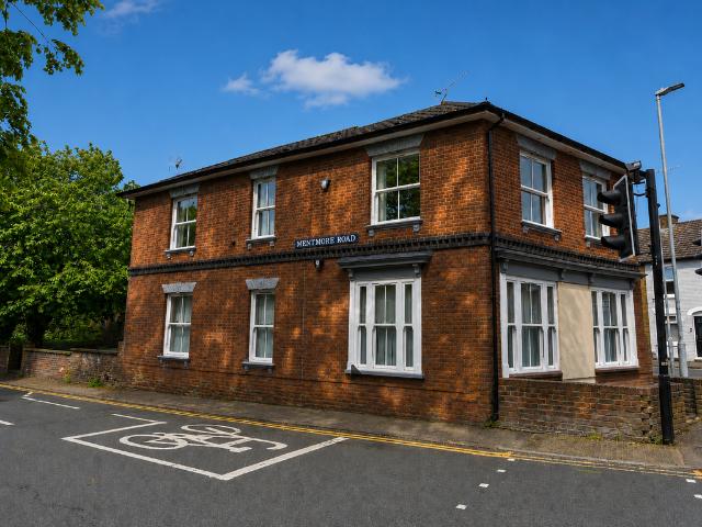 2 bedroom ground flat for sale