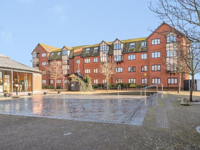 2 bedroom ground flat for sale