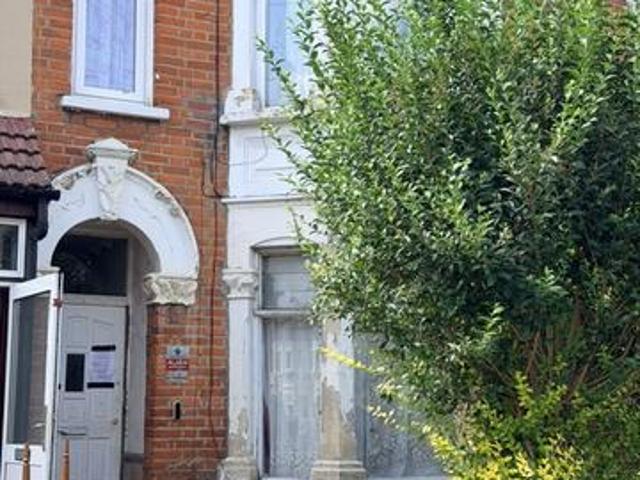 2 bedroom ground flat for sale