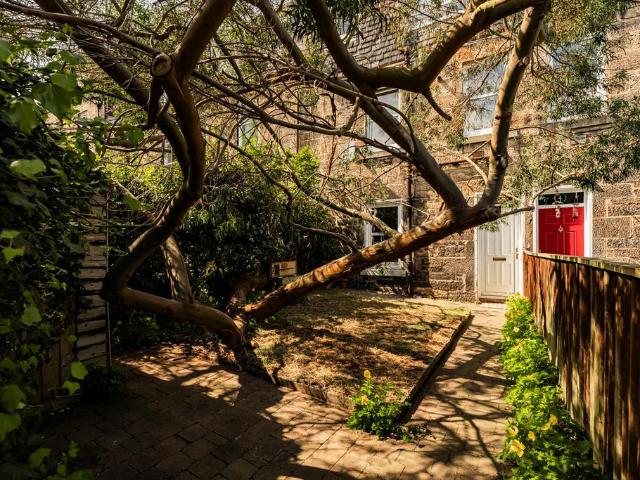 2 bedroom ground flat for sale