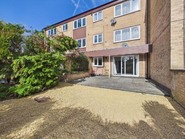 2 bedroom ground flat for sale