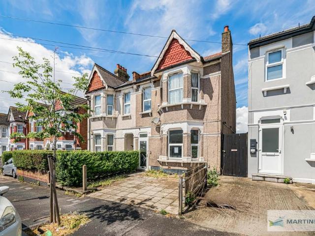 2 bedroom ground flat for sale