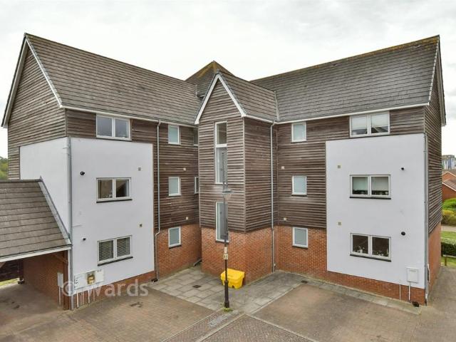 2 bedroom ground flat for sale