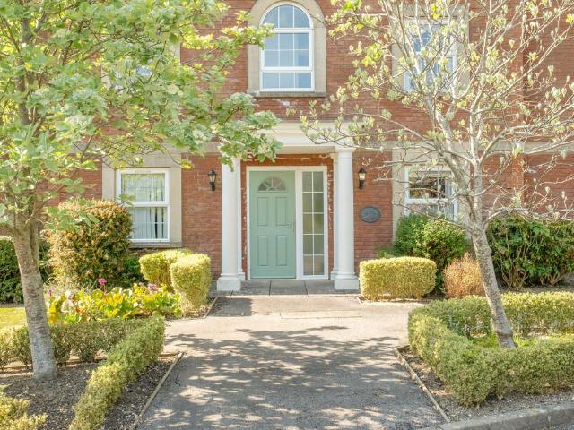 2 bedroom ground flat for sale