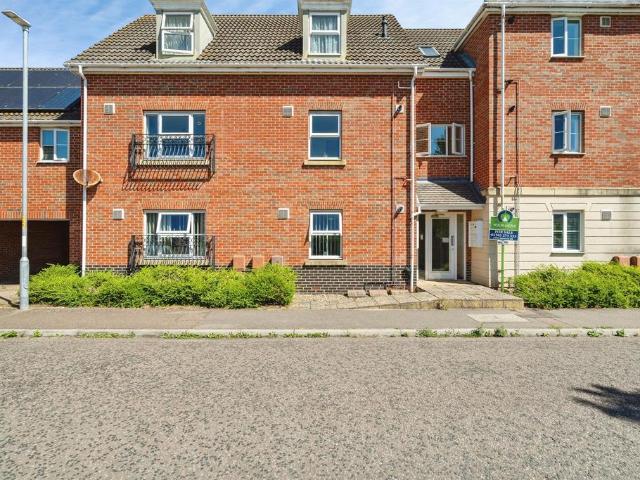 2 bedroom ground flat for sale