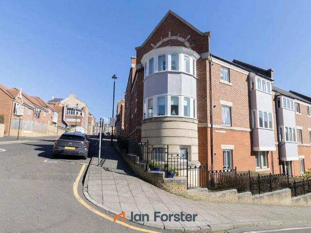 2 bedroom ground flat for sale