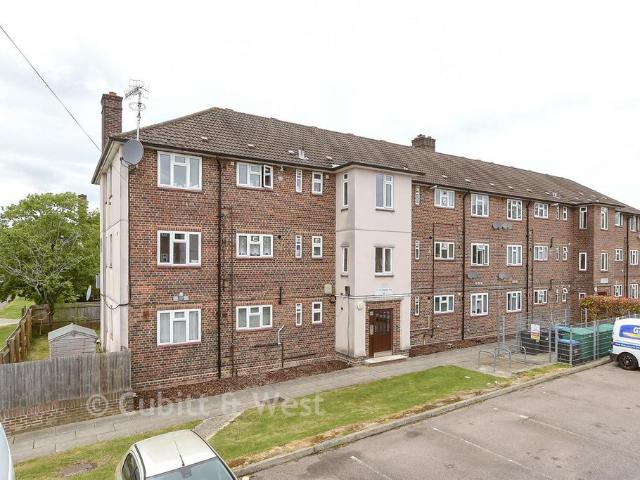 2 bedroom ground flat for sale