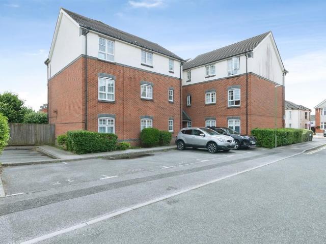 2 bedroom ground flat for sale