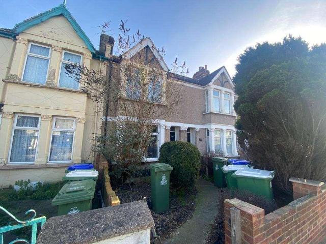 2 bedroom ground flat for sale