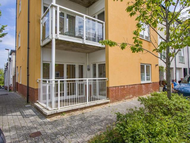 2 bedroom ground flat for sale