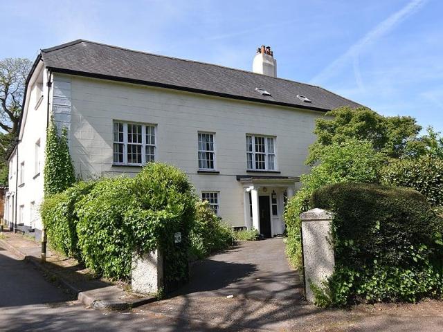 2 bedroom ground flat for sale