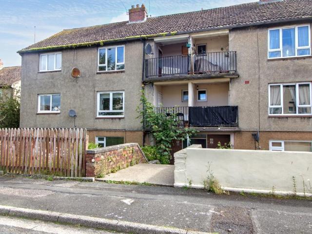 2 bedroom ground flat for sale