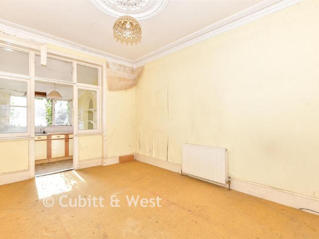 2 bedroom ground flat for sale