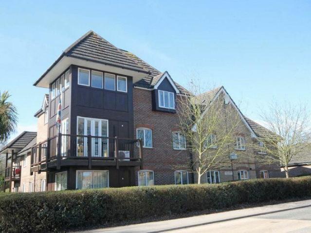 2 bedroom ground flat for sale