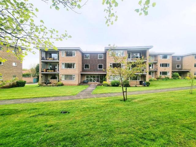 2 bedroom ground flat for sale