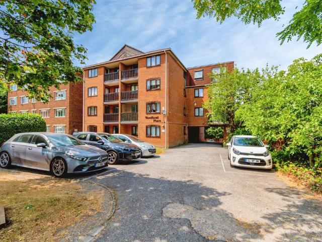 2 bedroom ground flat for sale