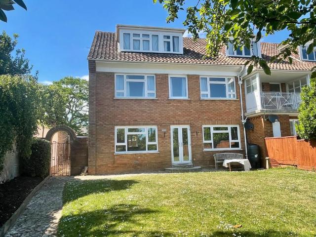 2 bedroom ground flat for sale