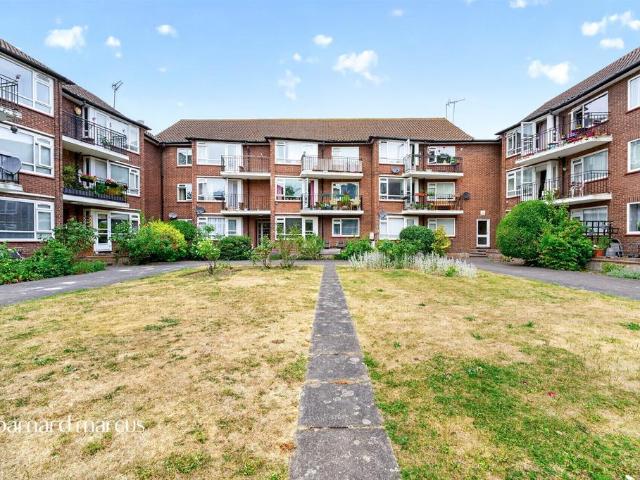 2 bedroom ground flat for sale