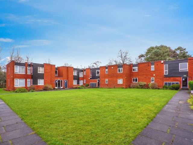 2 bedroom ground flat for sale