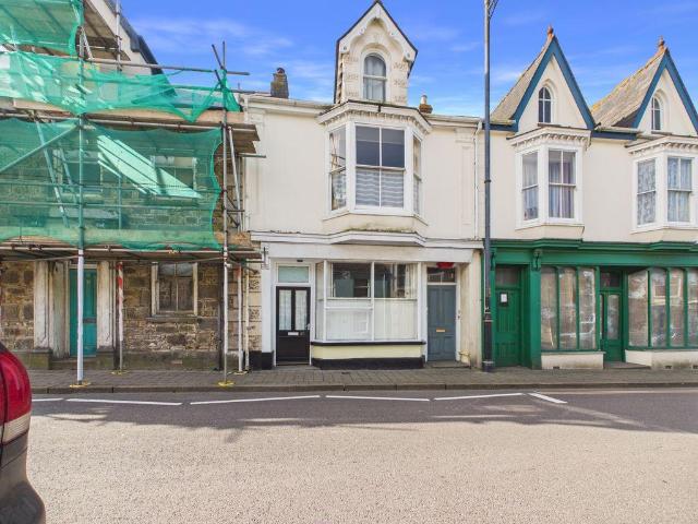 2 bedroom ground flat for sale