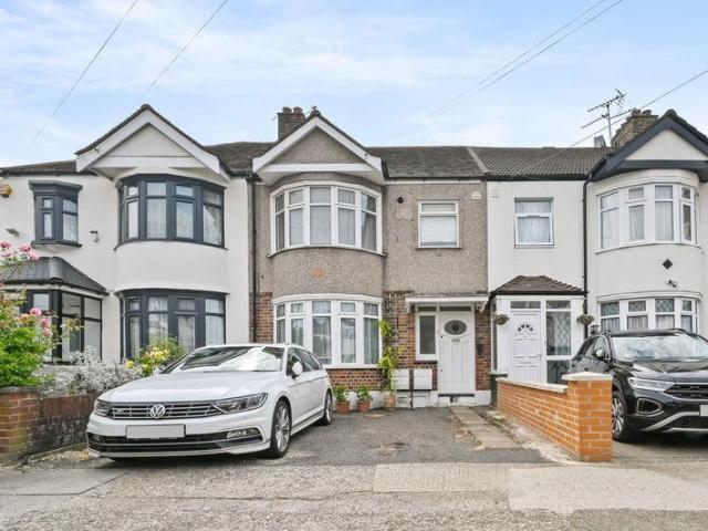 2 bedroom ground flat for sale