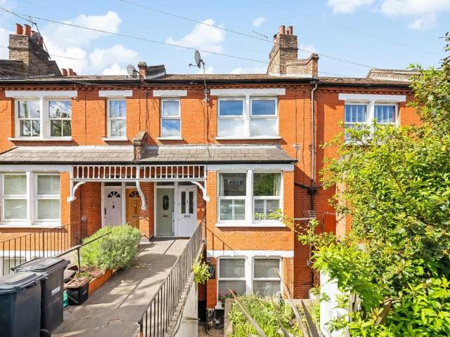 2 bedroom ground flat for sale