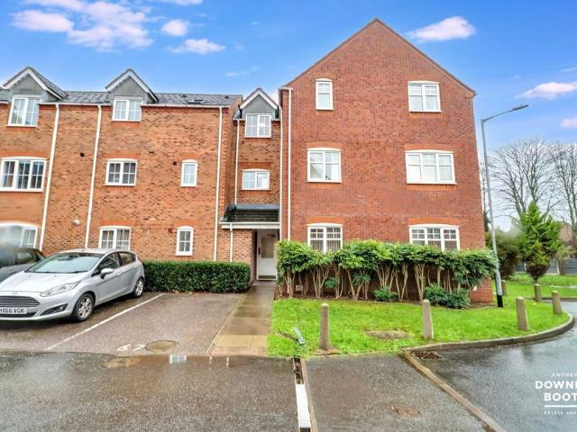 2 bedroom ground flat for sale