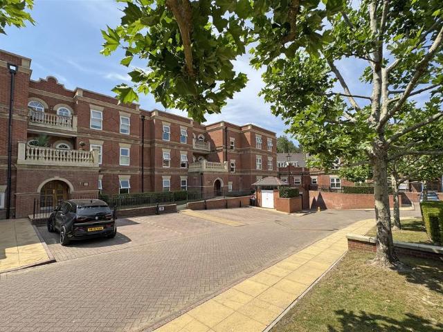 2 bedroom ground flat for sale