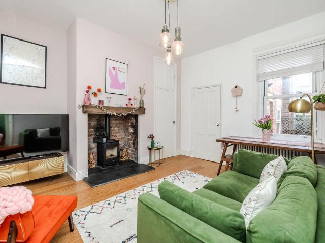 2 bedroom ground flat for sale
